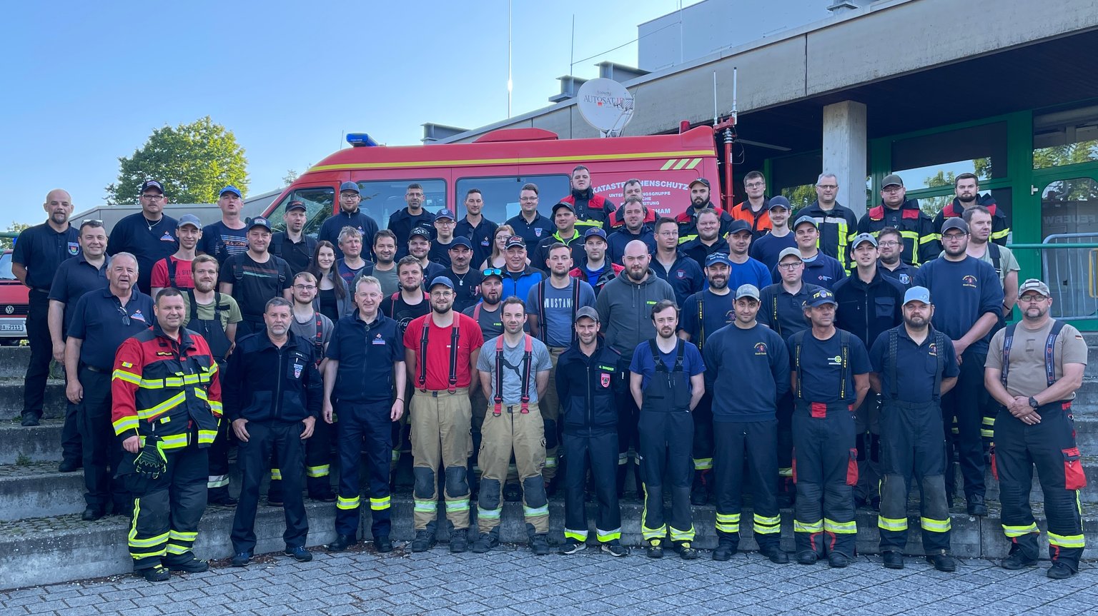 "Alles stinkt nach Öl": Feuerwehrmann über Hochwasser-Einsatz | BR24