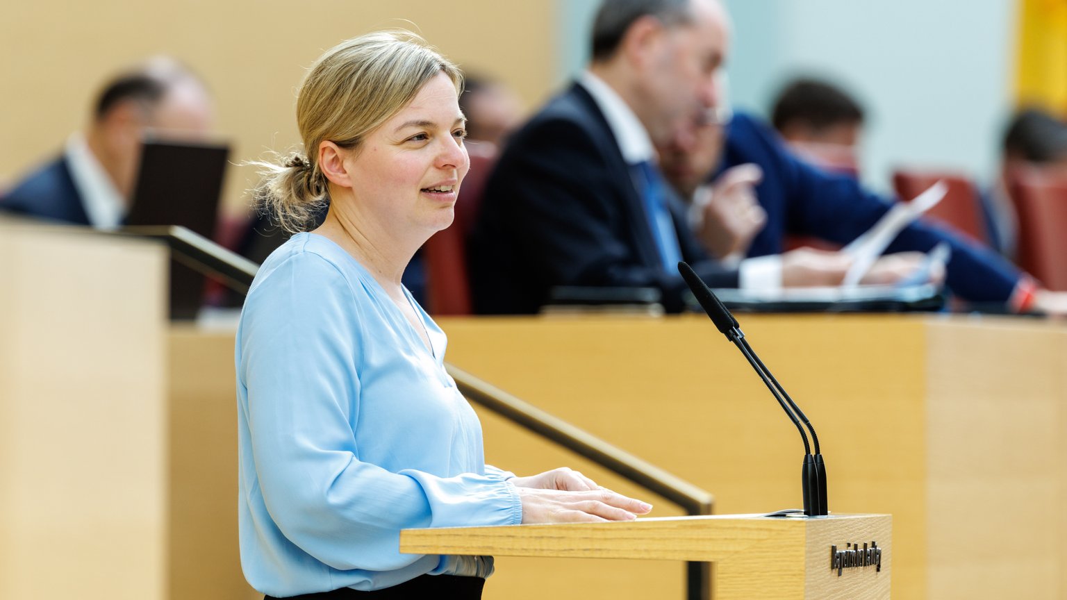 Klare Mehrheit will Wehr- und Zivildienst wieder einführen | BR24