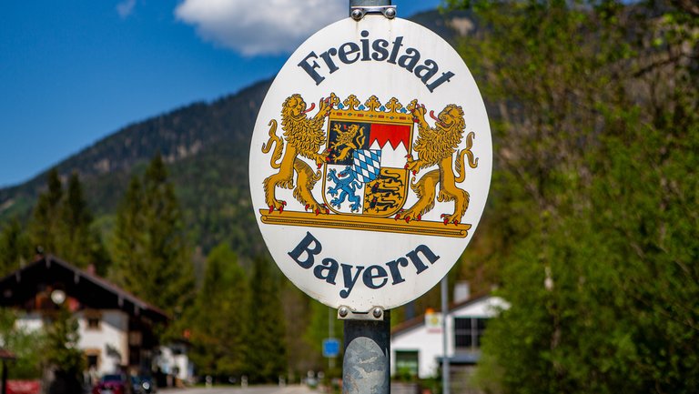 Y statt i: Darum wurde "Baiern" vor 200 Jahren zu "Bayern" | BR24