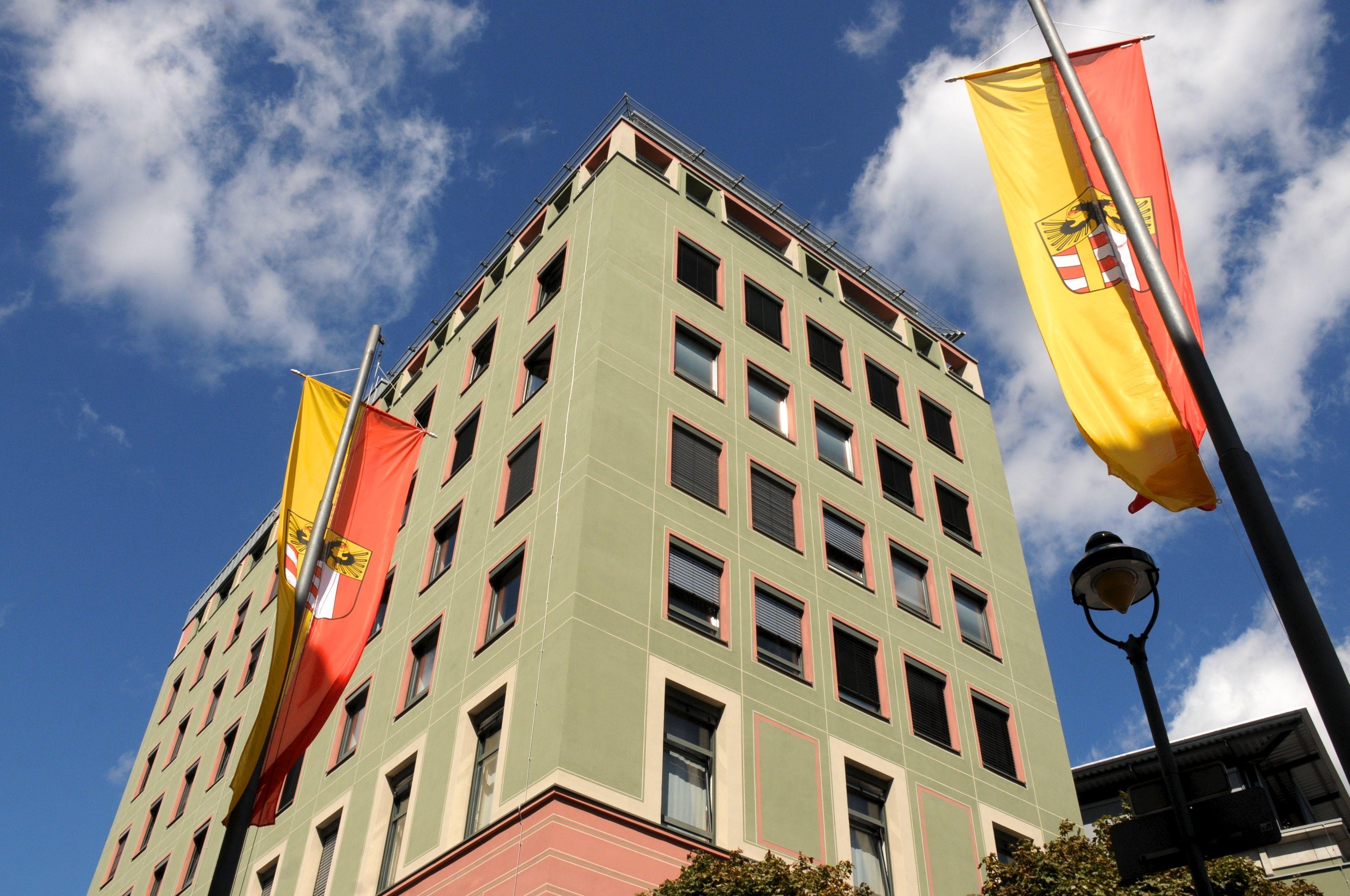 "Sie hassen Deutschland" – Eklat um schwäbische AfD-Bezirksrätin | BR24