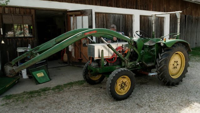 Strom statt Diesel: Landwirt baut sich Elektro-Traktor | BR24
