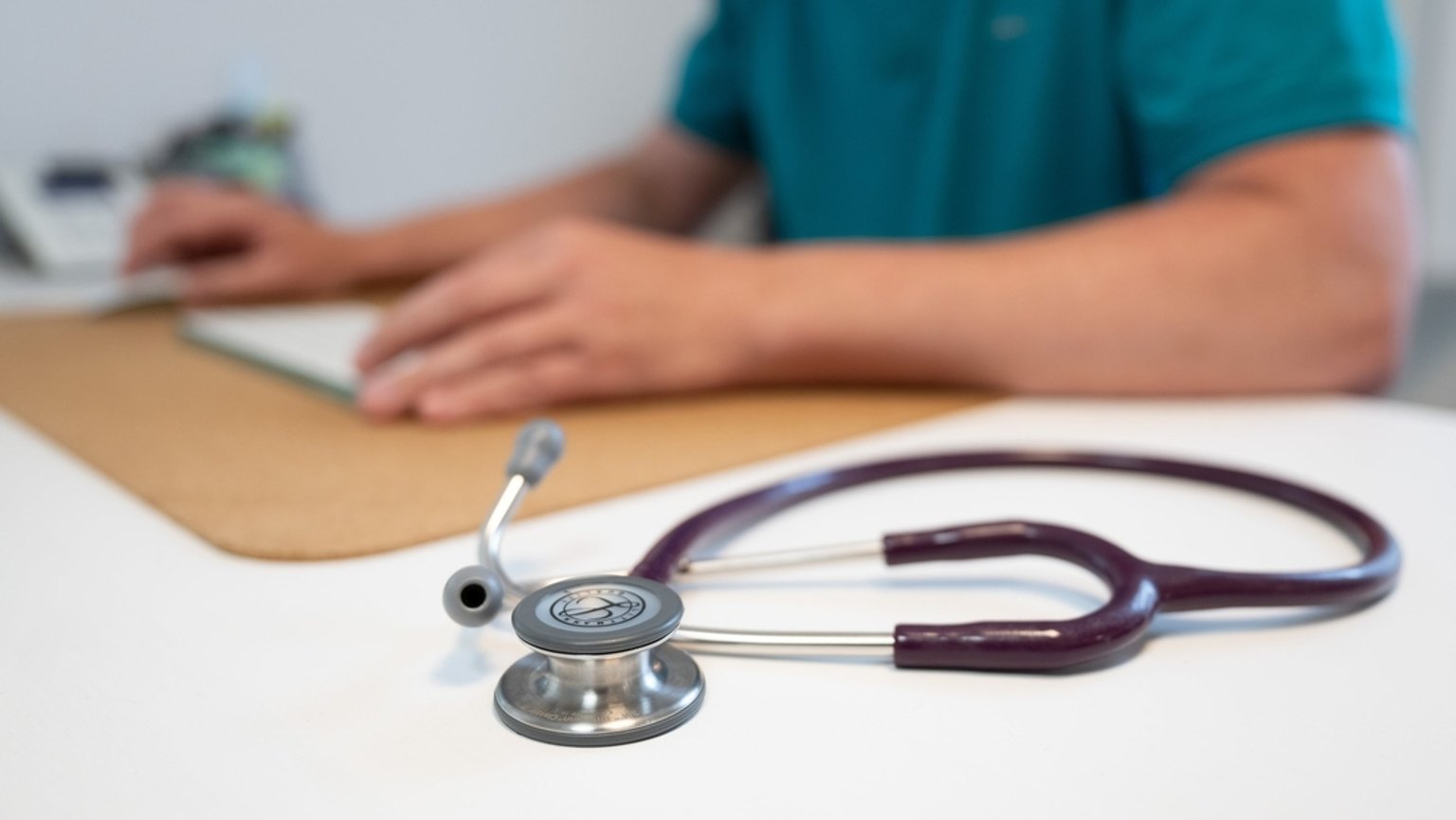 Wirtschafts-Nobelpreis für Forschung zu Wirtschaftswachstum | BR24