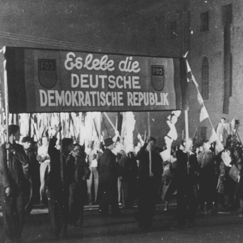 DIE FRÜHE DDR - Auferstanden aus Ruinen - Alles Geschichte - Der ...