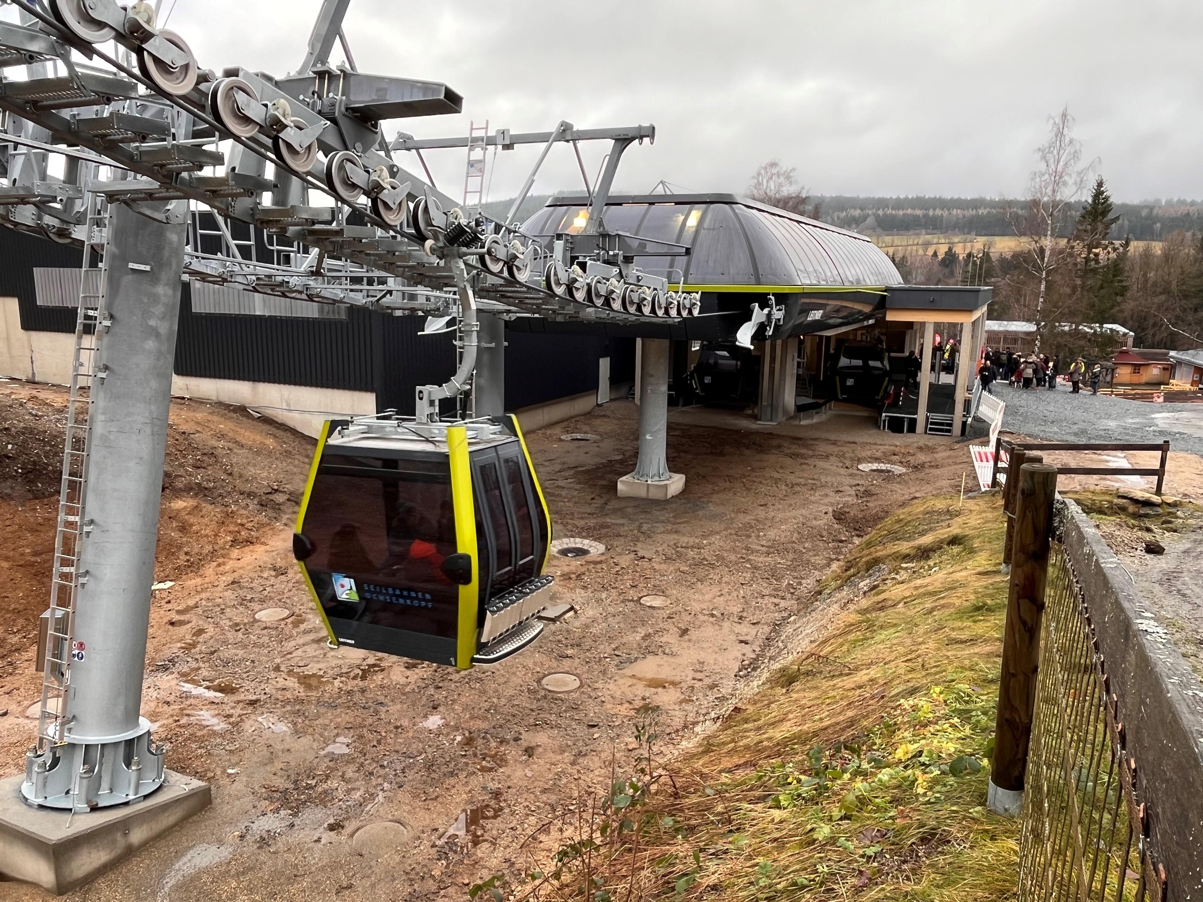 Neue Seilbahn am Ochsenkopf nimmt Betrieb auf | BR24