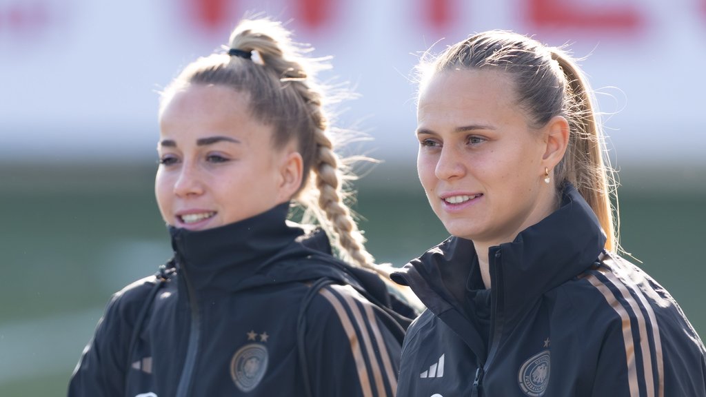DFB Frauen - Österreich jetzt live in der Radioreportage | BR24