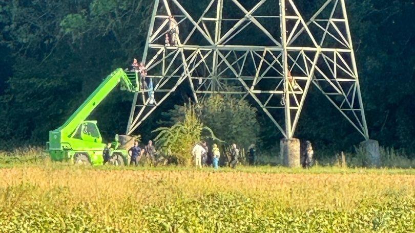 Mildere Strafe für Störaktion bei Kühlturm-Sprengung | BR24
