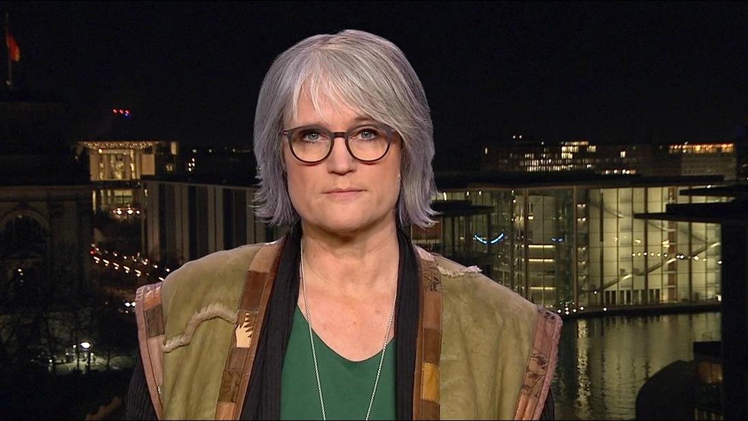 Julia von Weiler: "In dieser Sekunde werden Kinder missbraucht" | BR24