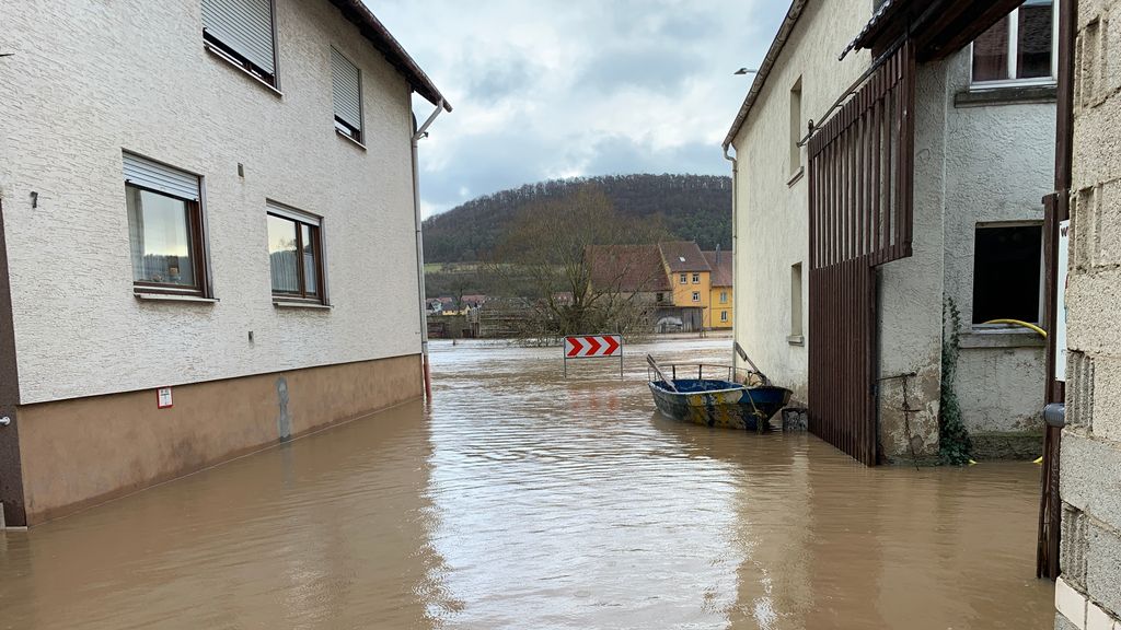 Hochwasser in Unterfranken: Hohe Pegel und viel Routine | BR24 Hochwasser in Unterfranken: Hohe Pegel und viel Routine | BR24