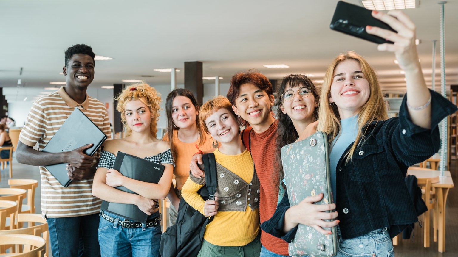 Shell-Studie: Jugend blickt mehrheitlich positiv in die Zukunft | BR24