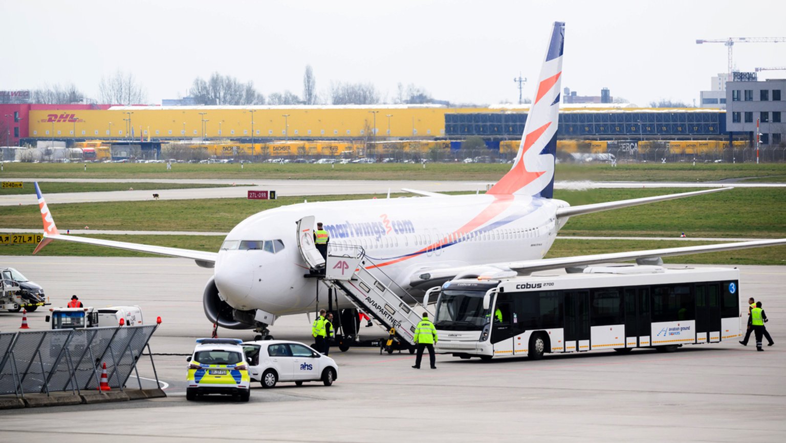 Afghanen mit Aufnahmezusage auf dem Weg nach Deutschland | BR24