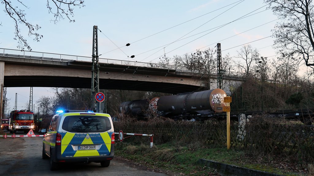 Stromschlag auf Zug: Jugendlicher noch in Lebensgefahr | BR24