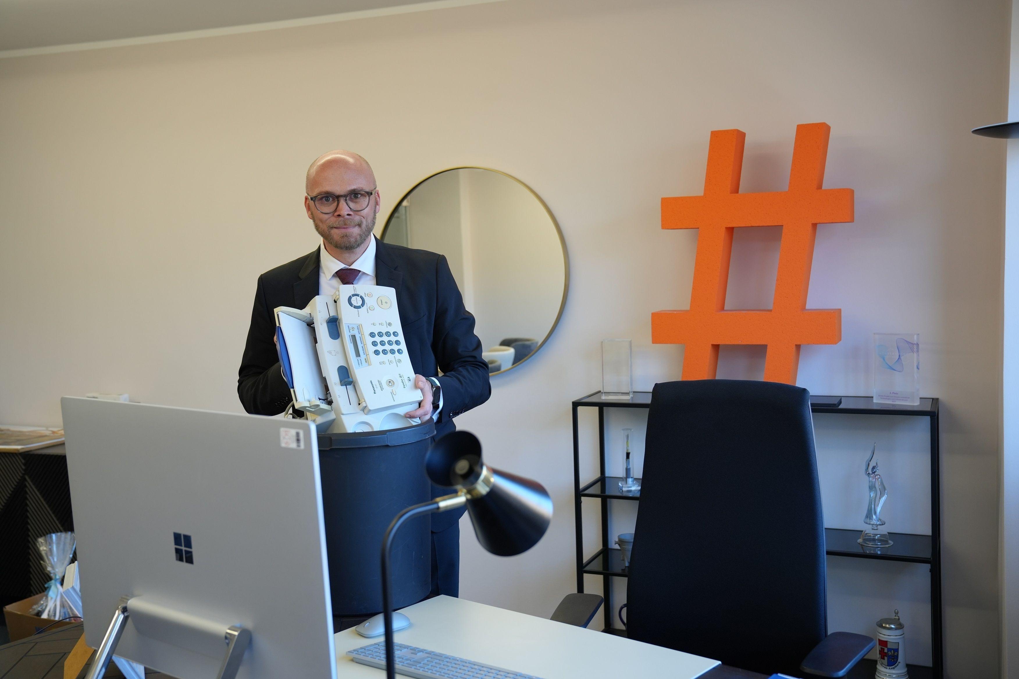 Fax-Ende in Bayern? Grober Zeitplan für Zukunft in Behörden | BR24