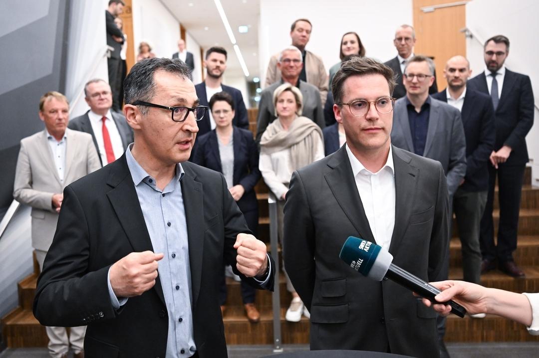 Grün-schwarzer Koalitionsvertrag in Baden-Württemberg steht | BR24