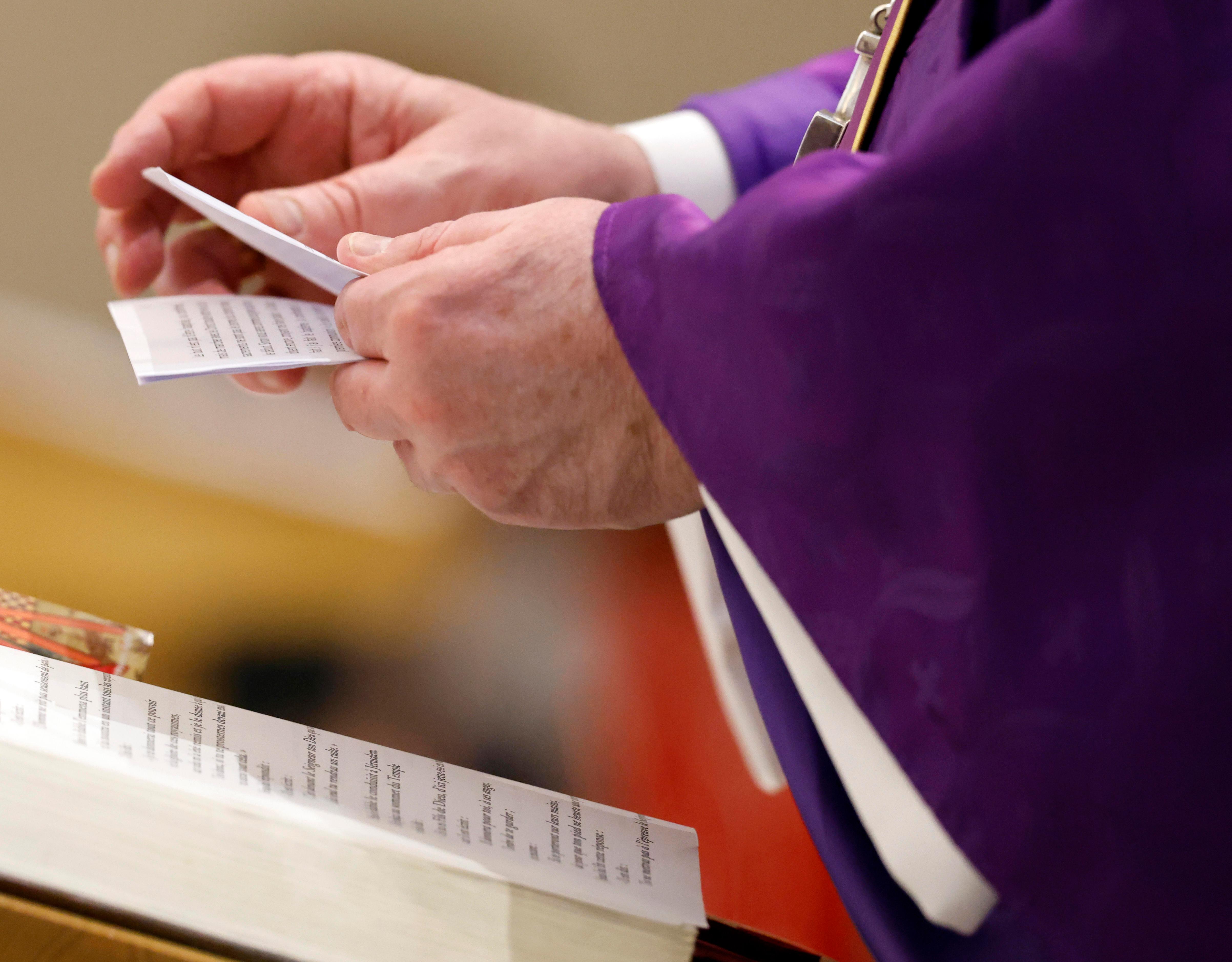 Ansage aus Rom: Vatikan lehnt Laienpredigt in Heiliger Messe ab | BR24
