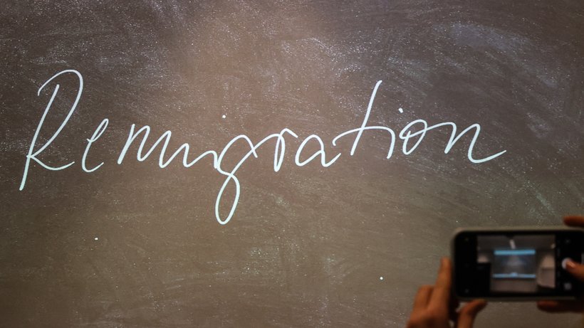 "Remigration": Was ist damit gemeint? Und was noch? | BR24