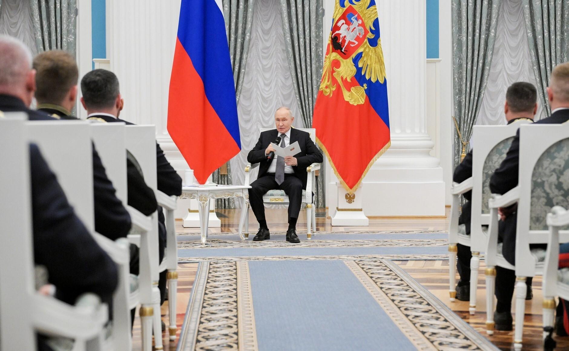 "Sie haben Angst": Putin irritiert mit "Vergeltungs"-Drohungen | BR24