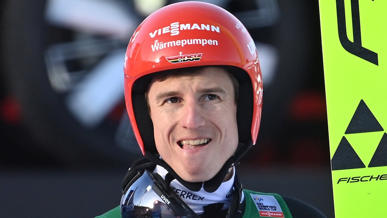 Dominator Domen Prevc gewinnt auch das Neujahrsspringen | BR24