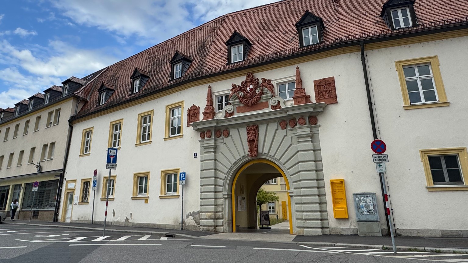 "Kein Freundschaftsbesuch": Vatikan überprüft Würzburger Orden | BR24