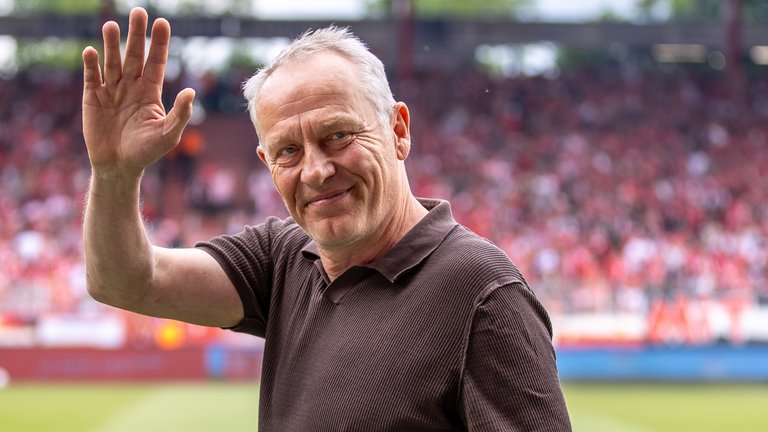 Gala in Nürnberg: Walther-Bensemann-Preis für Christian Streich | BR24