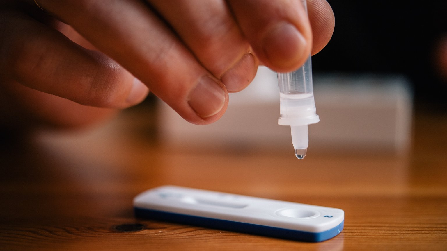 Corona-Schnelltest positiv, PCR-Test negativ: Was tun? | BR24