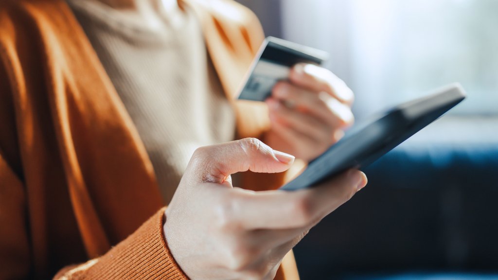 TAN-Umstellung: Das sollten Deutsche-Bank-Kunden beachten | BR24