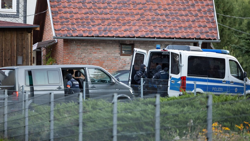 Große Polizei-Razzia im Rockermilieu – auch in Bayern | BR24