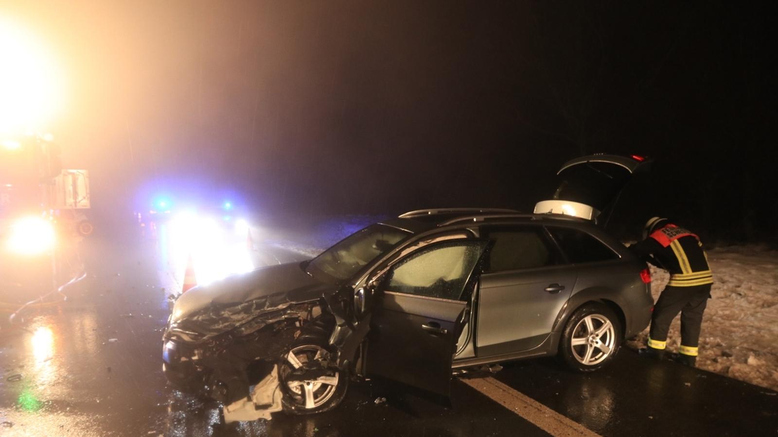 Unfall bei Nebel: Frau auf A70 schwer verletzt | BR24