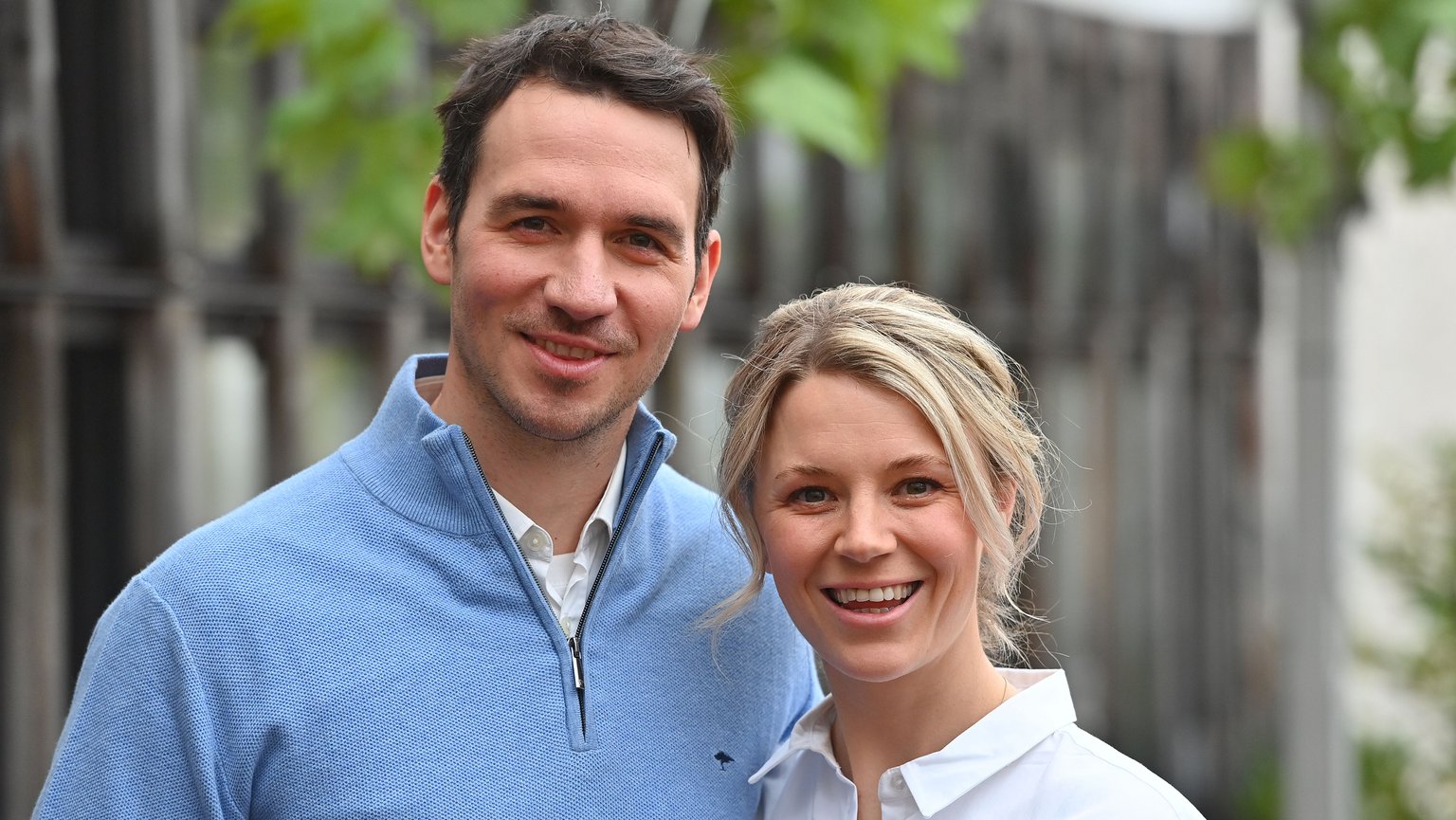 Vater und Tochter: Toni und Max Uthoff machen zusammen Kabarett | BR24