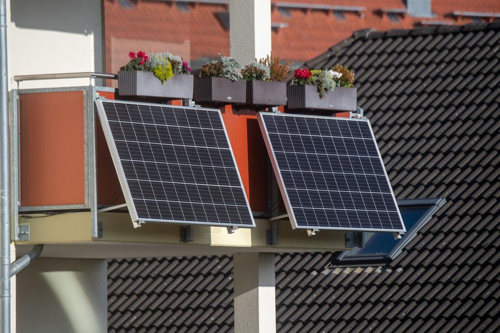 Stammtisch-Parole "Klimaschutz" beim Solar-Treff in Erlangen | BR24