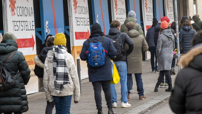 Corona-Schnelltest positiv, PCR-Test negativ: Was tun? | BR24