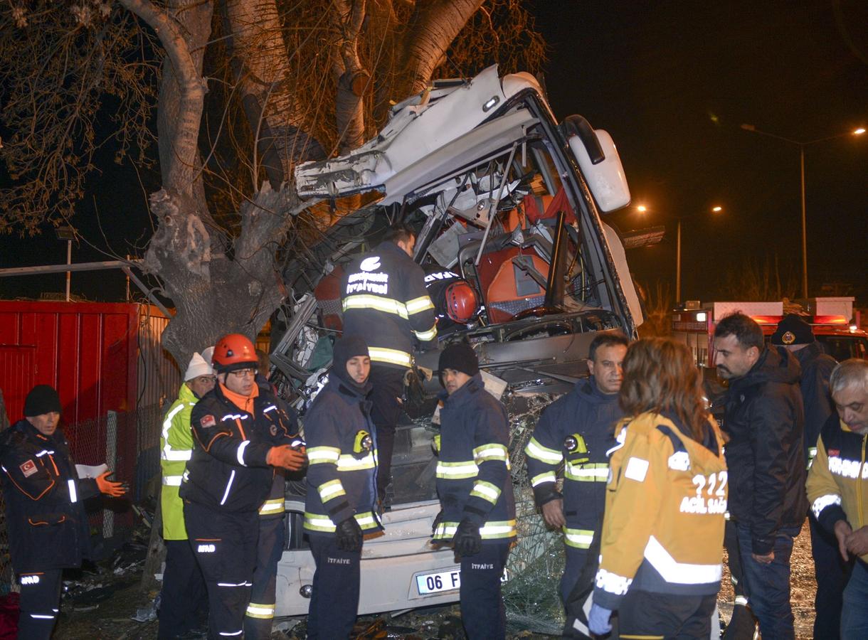 Mindestens elf Tote bei Busunglück in der Türkei | BR24