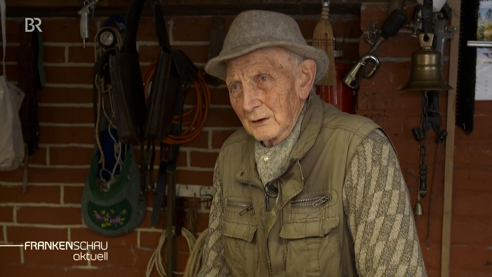 Handwerker mit Leib und Seele: Mit 91 noch munter an der Arbeit | BR24