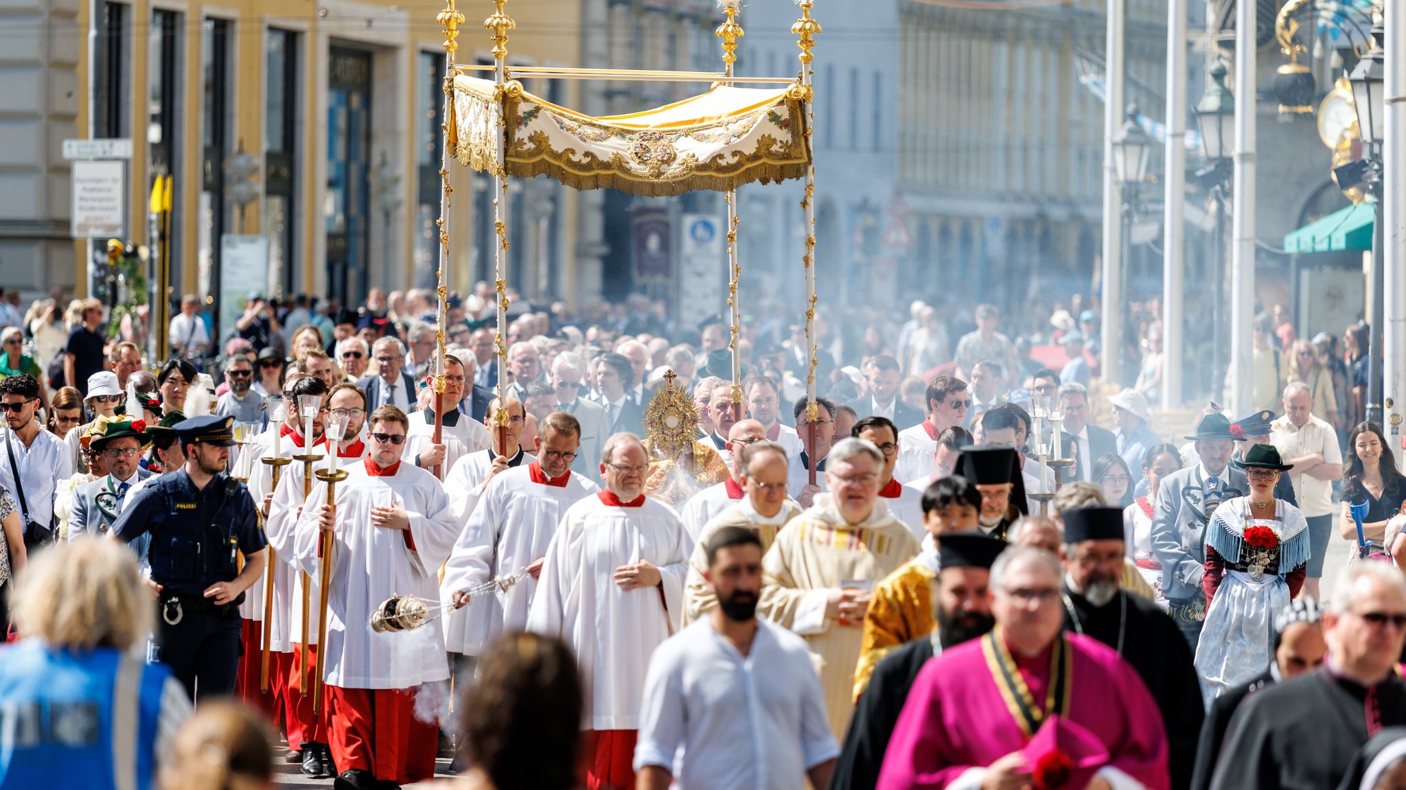 Fronleichnam: Eine Ordensfrau hat das katholische Fest erfunden | BR24