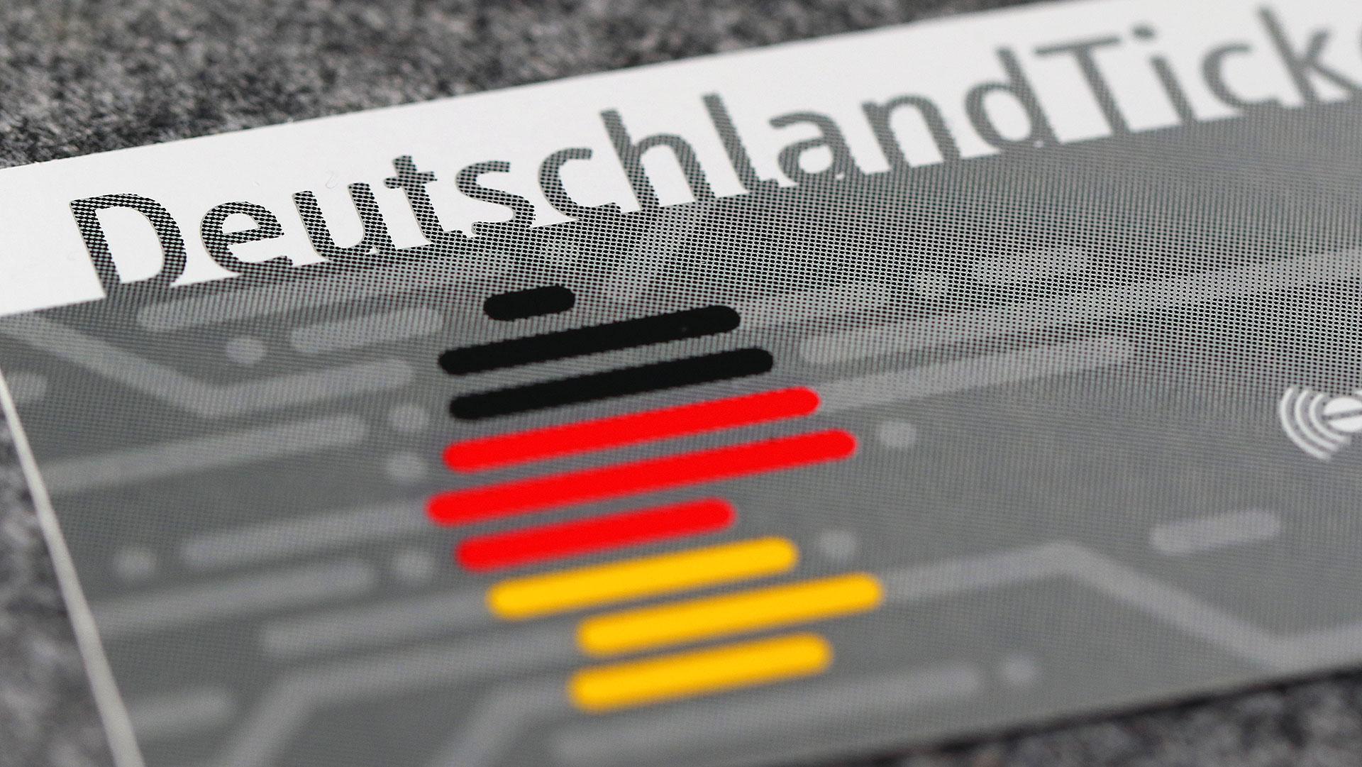 Deutschlandticket: Bahn, ICE und Fernbusse Warum wird das 49 Euro ...