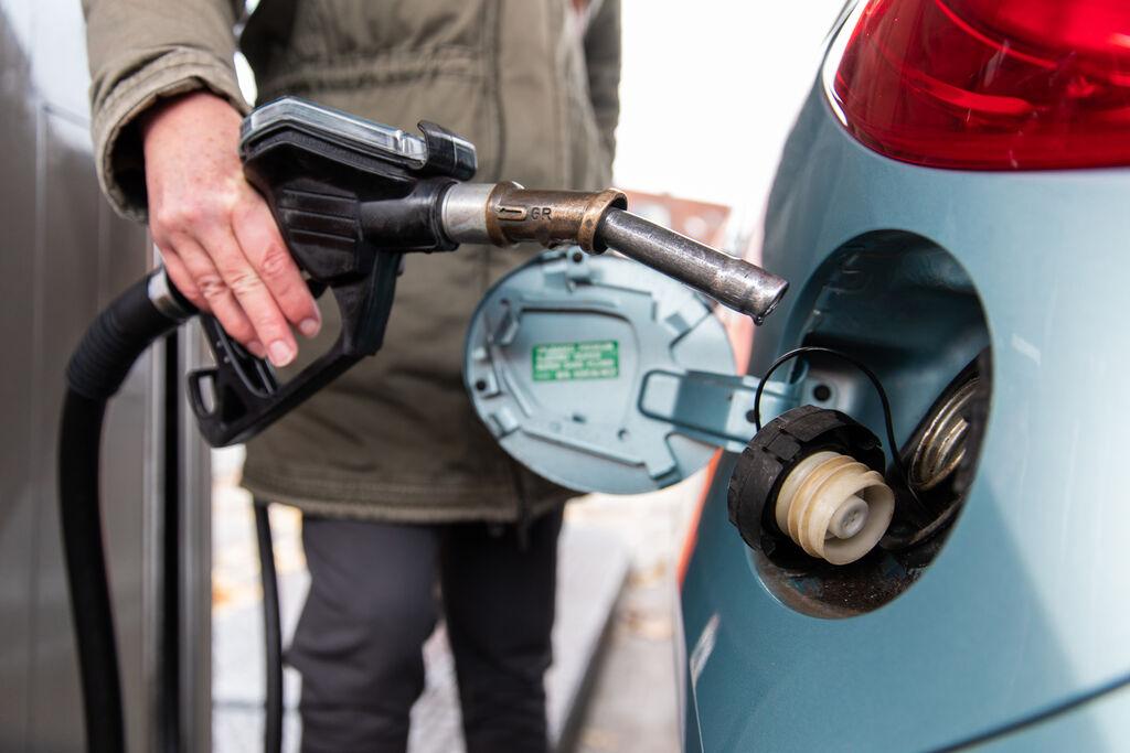 ADAC: Spritpreise nach Nahost-Entspannung noch zu hoch | BR24