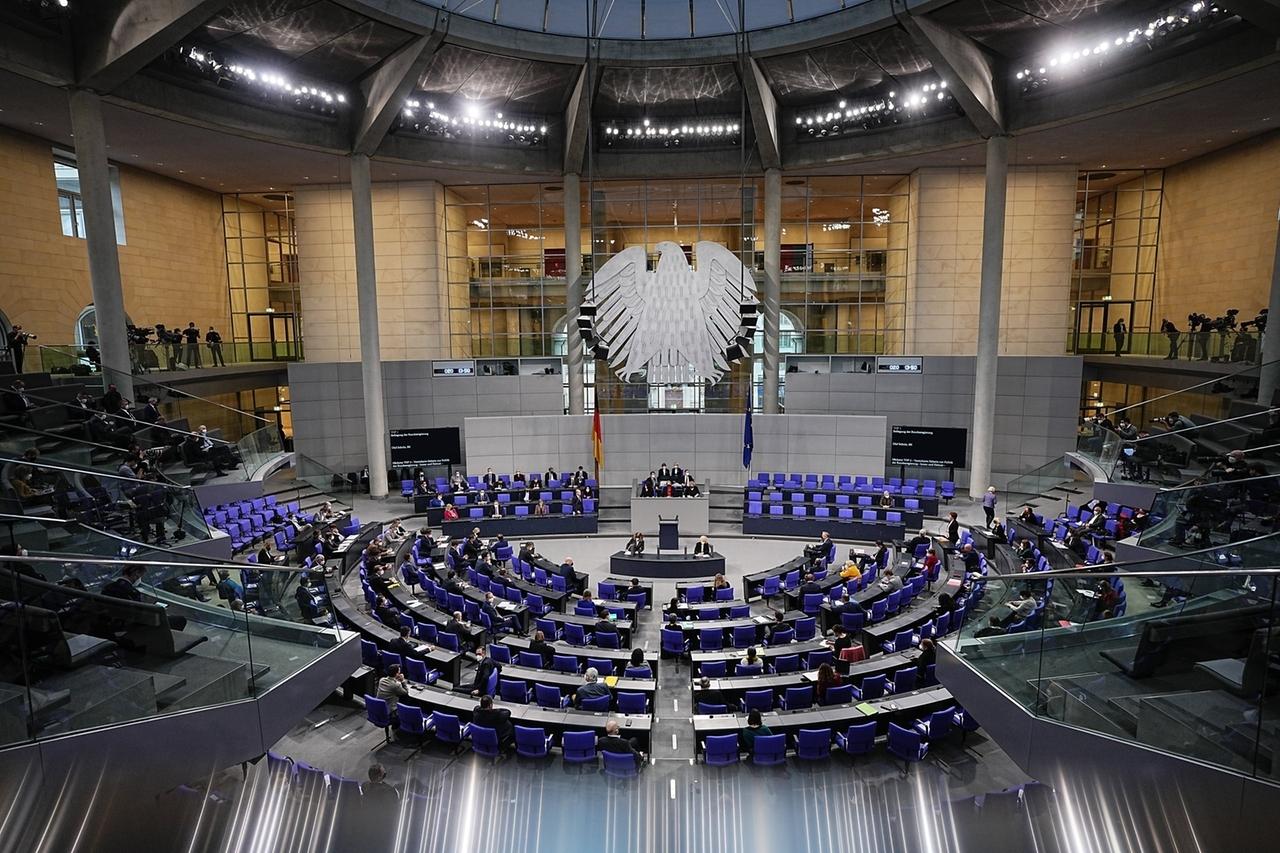 BR24live: Erste offene Debatte über Impfpflicht im Bundestag | BR24