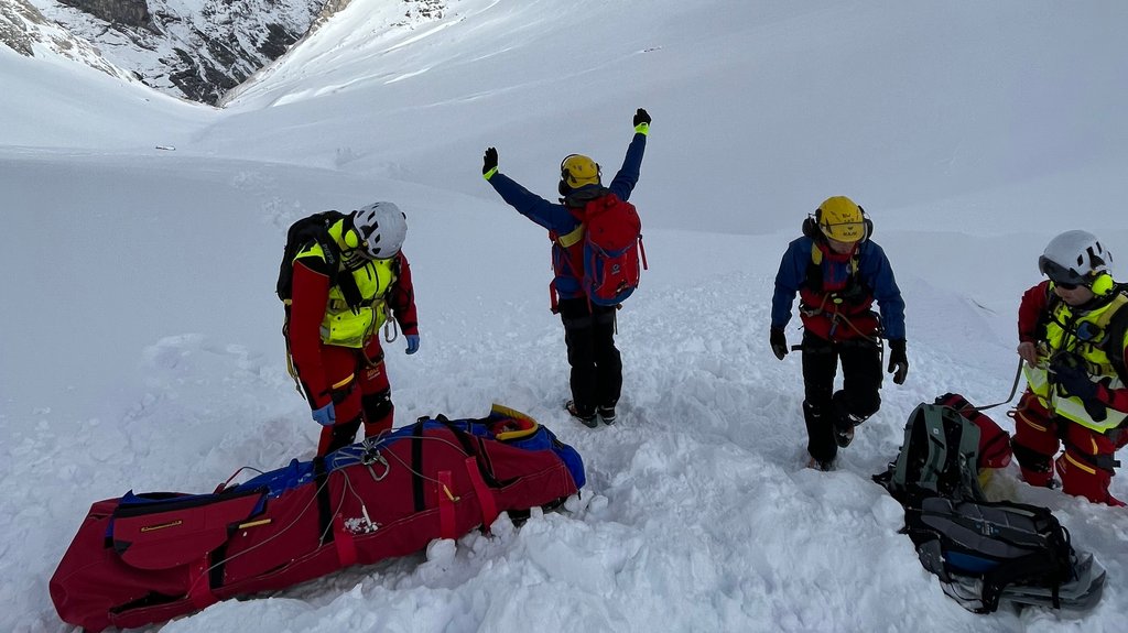 Verschüttet in der Lawine: "Der Schnee ist wie Beton" | BR24