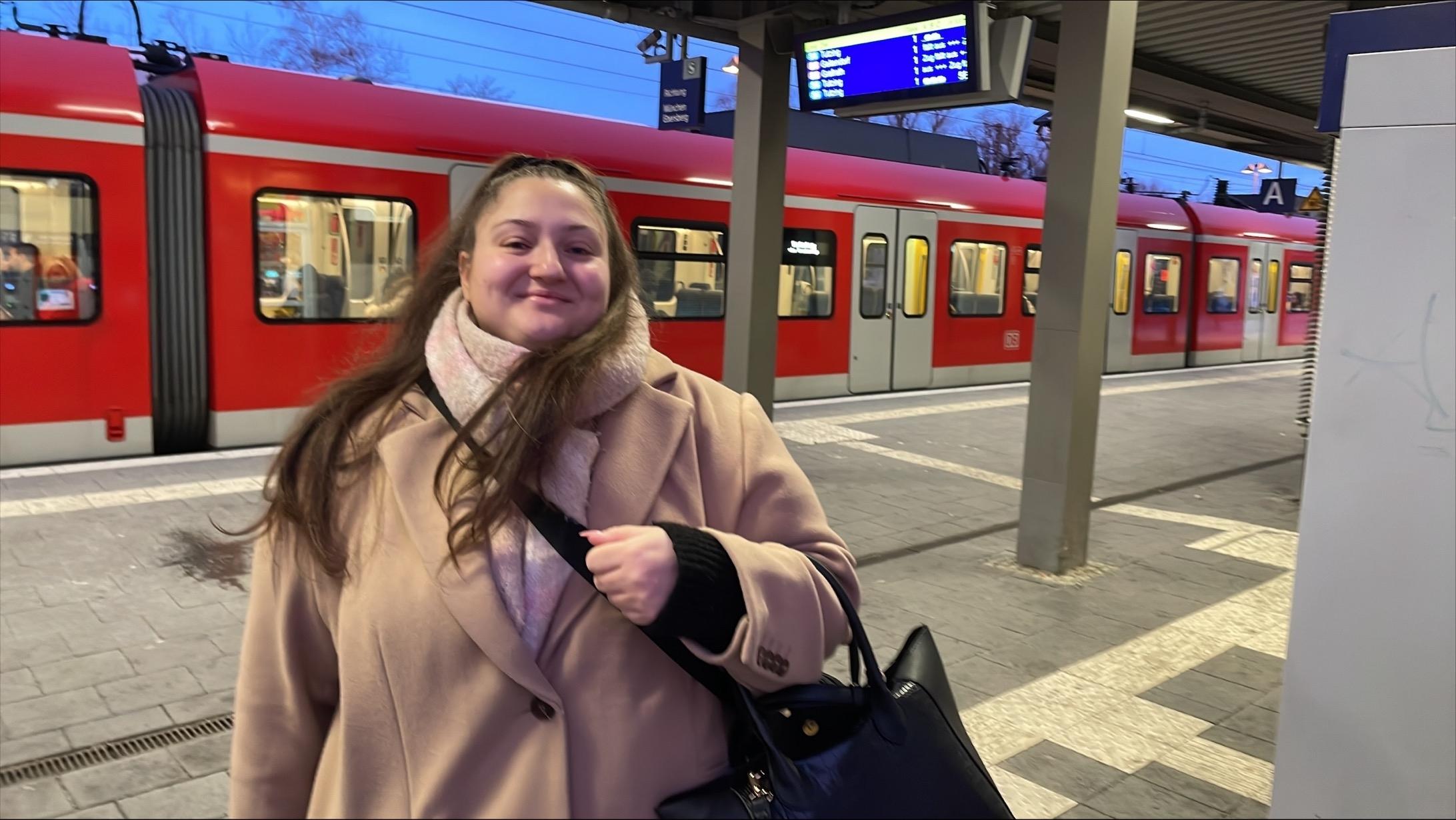 "Jetzt ist der Zug auch noch kürzer!" - Im GDL-Streik zur Arbeit | BR24