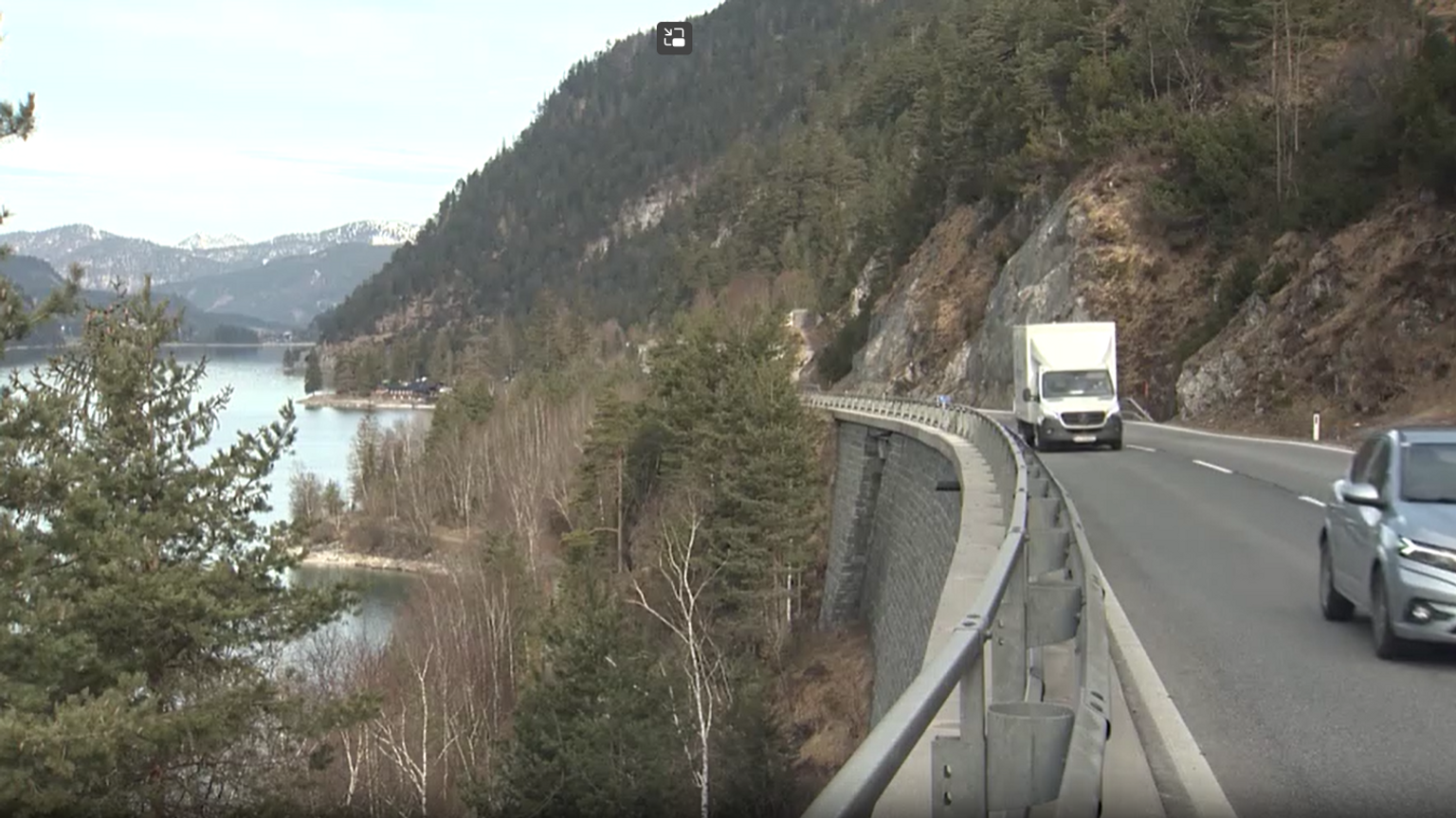 Achenpass: Lange Staus nach erster PKW- Blockabfertigung | BR24