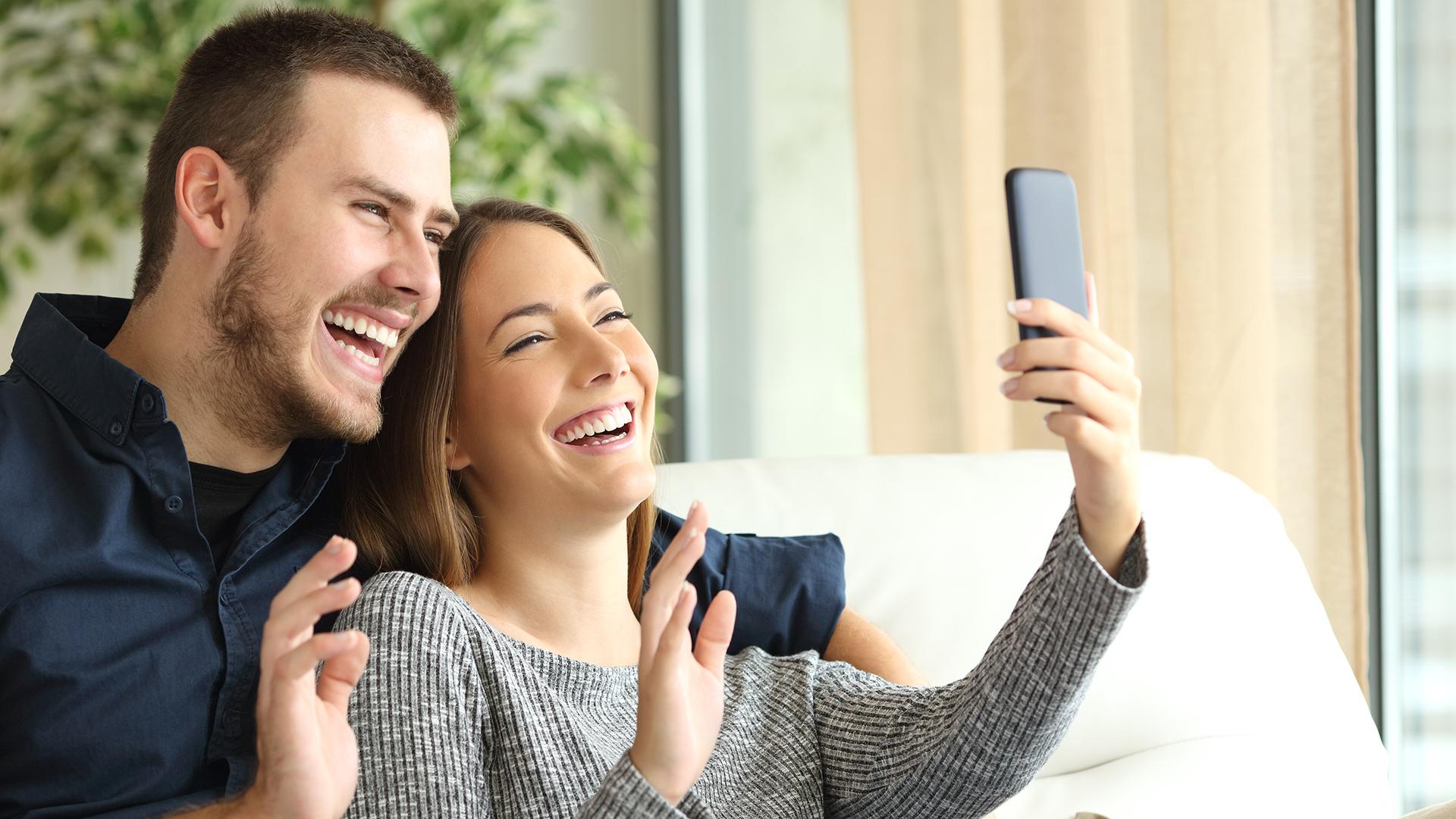 Hangouts, Jitsi und Skype Mit diesen Videochat-Apps kommst du durch die ...