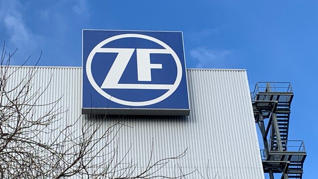 Erleichterung bei ZF in Schweinfurt: Elektro-Sparte bleibt | BR24