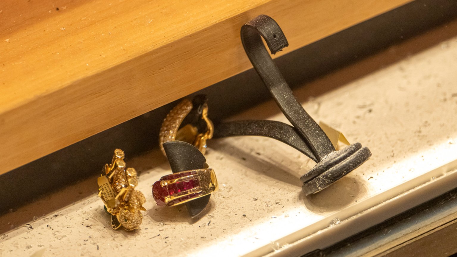 Überfall auf Münchner Juwelier: Fahndung jetzt auch mit Video | BR24