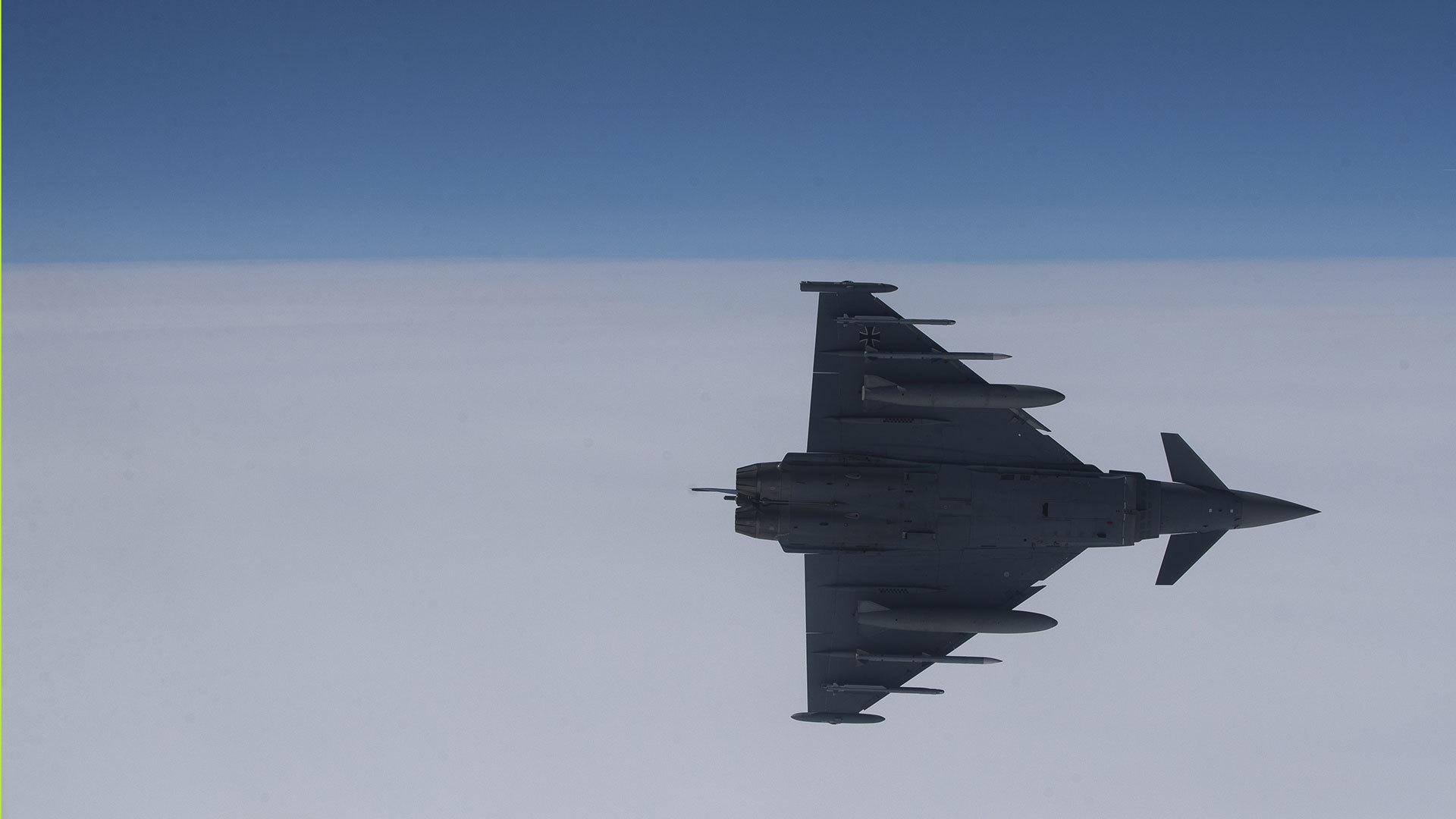 Heftiger Knall über Bayern Bundeswehr-Jet lässt Fensterscheiben beben ...