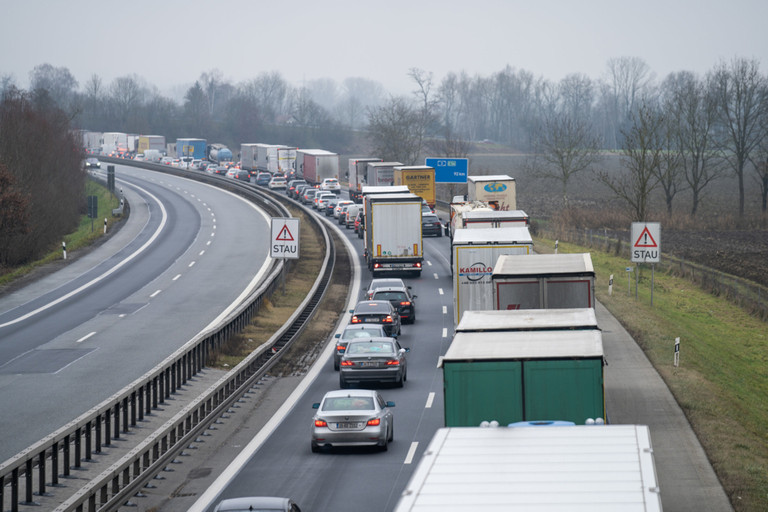 Ferienbeginn Staus Auf Der A3 Bei Passau Erwartet BR24 Ferienbeginn Staus Auf Der A3 Bei Passau Erwartet BR24
