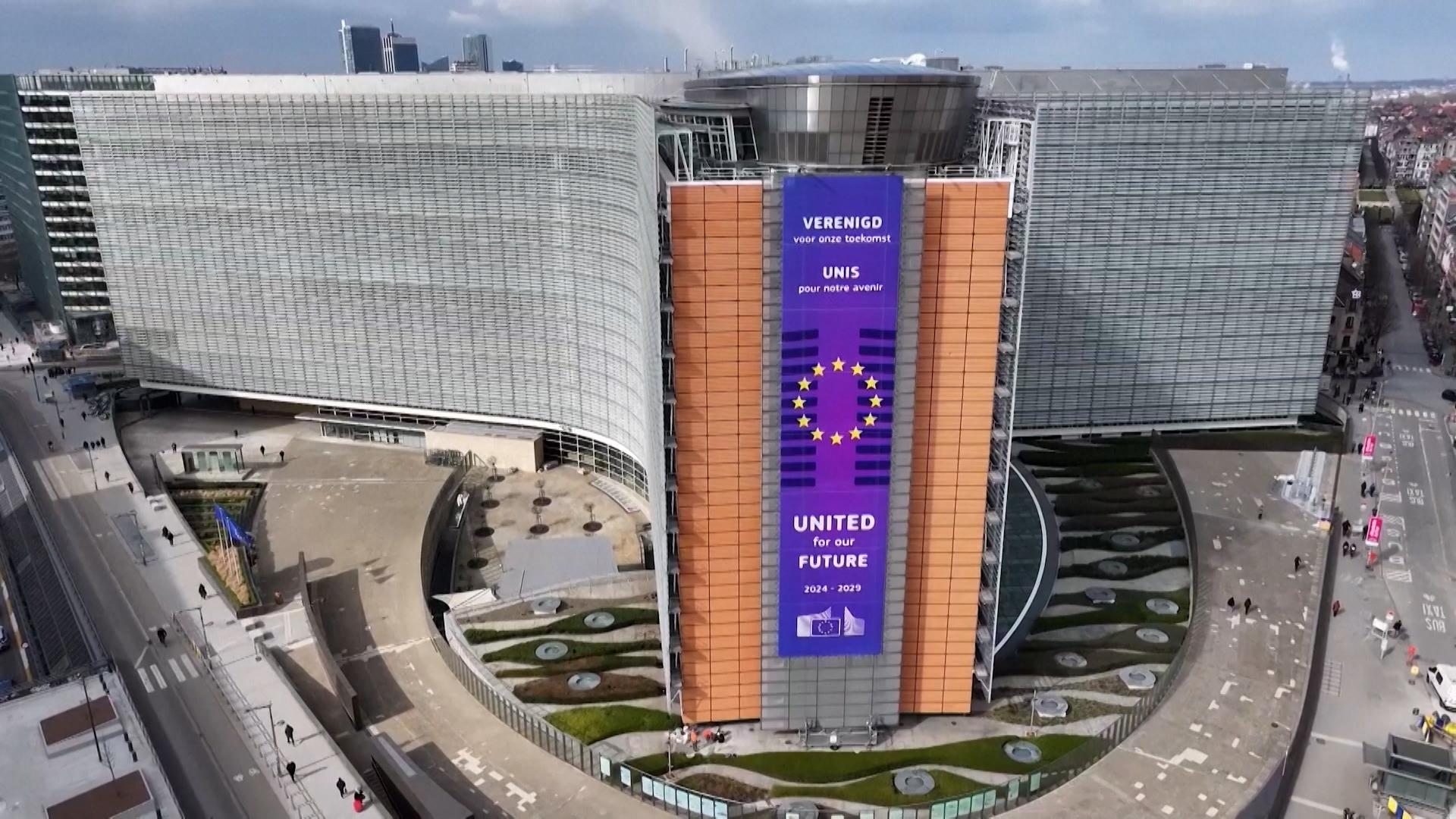 EU-Kommission: 700 Millionen Strafe gegen Apple und Meta | BR24