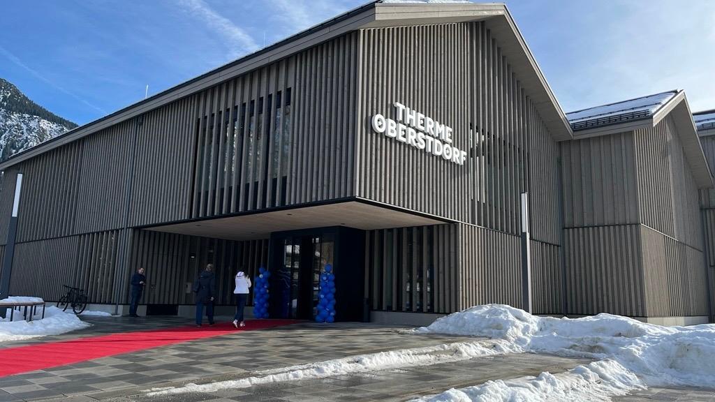 50-Millionen-Projekt: Neue Therme Oberstdorf eingeweiht | BR24