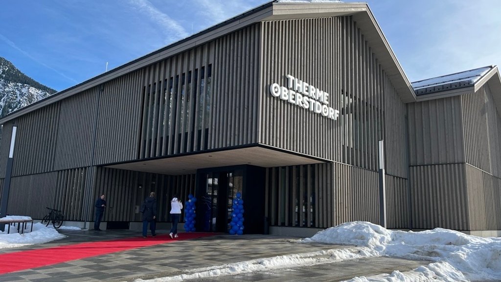 50-Millionen-Projekt: Neue Therme Oberstdorf eingeweiht | BR24