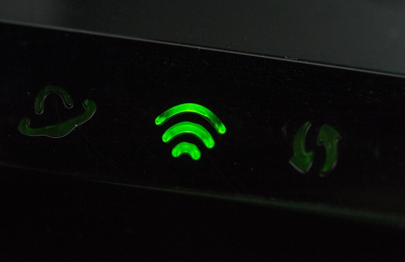 WPA2: "KRACK"-Lücke trifft alle WLAN-Geräte - theoretisch | BR24