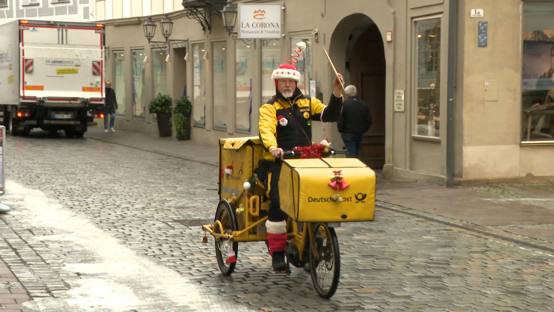 In Ansbach kommt die Post vom Weihnachts-Postboten | BR24