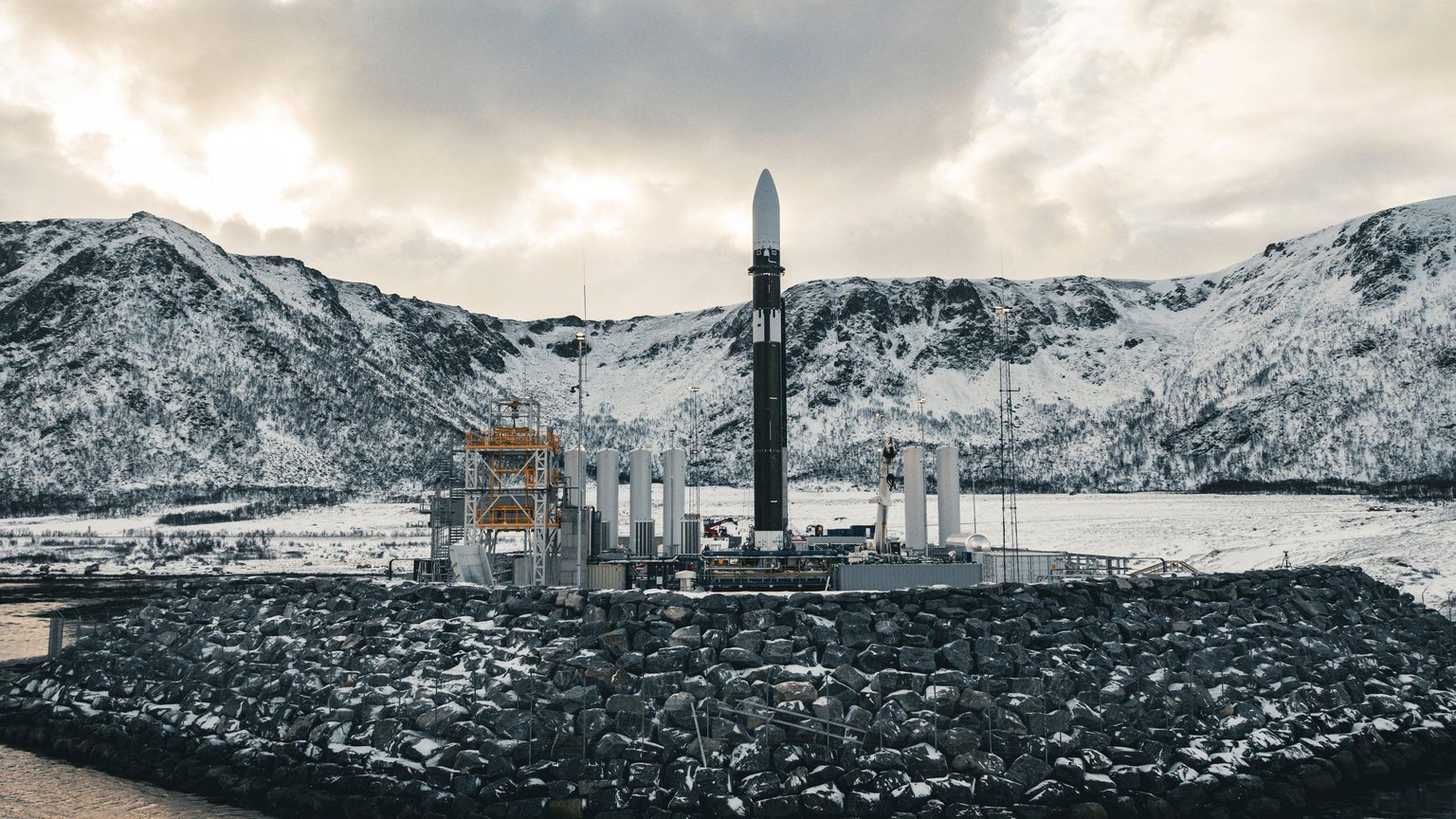 Erste bayerische Rakete erfolgreich abgehoben - und explodiert | BR24